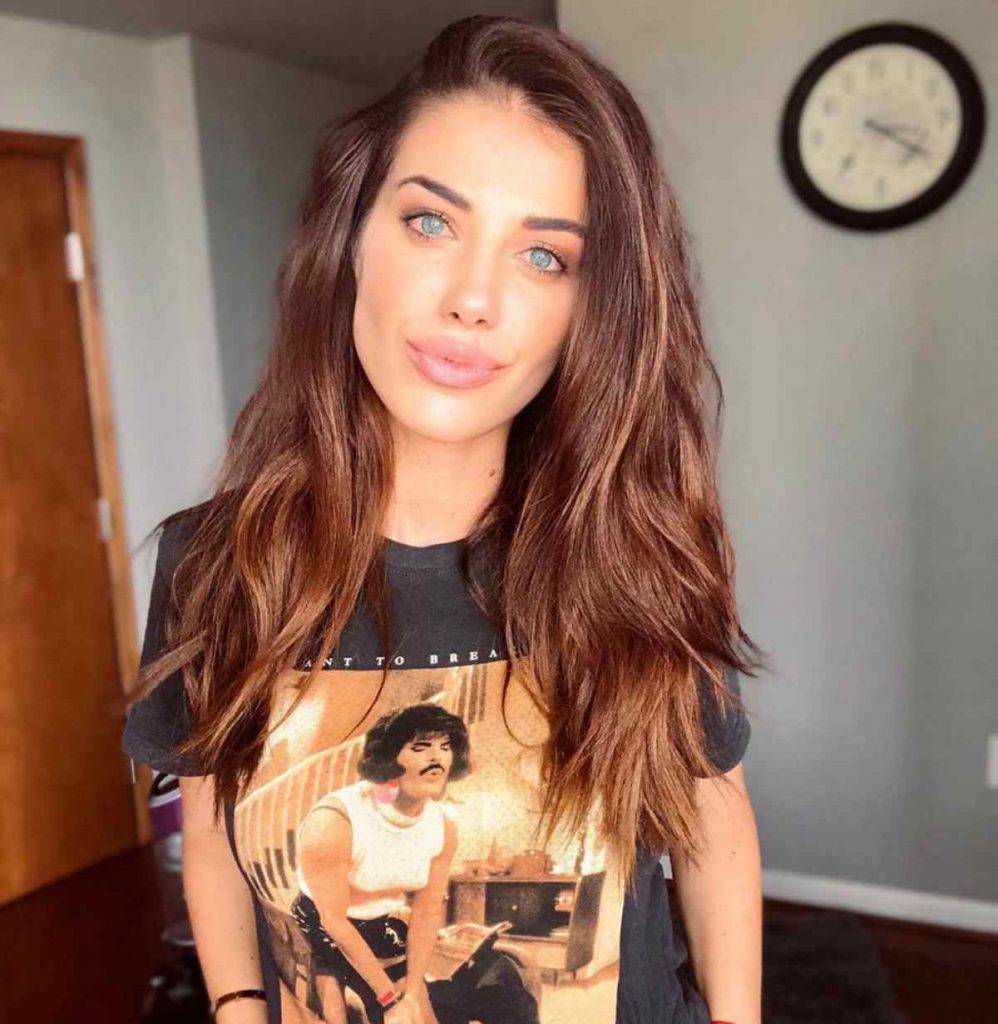 Eleonora Boi in costume nella sua Sardegna: la foto ricordo esalta i fan